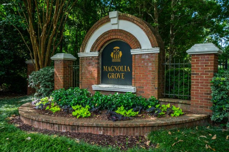 Magnolia Grove neighborhood sign. Brickyard Plantation in Mount ...